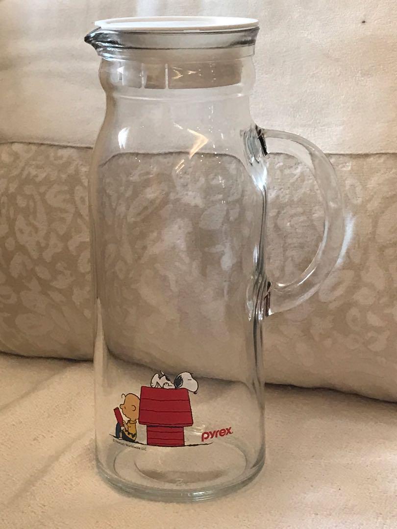 Limited Edition Pyrex Peanuts Snoopy Water Container 1.2 L. Brand new w ...