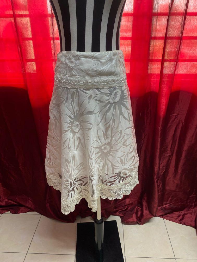 Club Soda White lace Skirt with inner lining (D), Women's Fashion ...