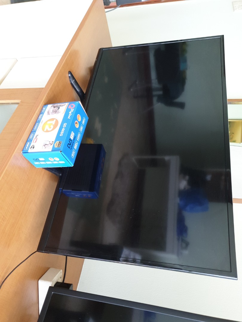 32 inch analogue tv with newly bought digital set up box with antenae ...