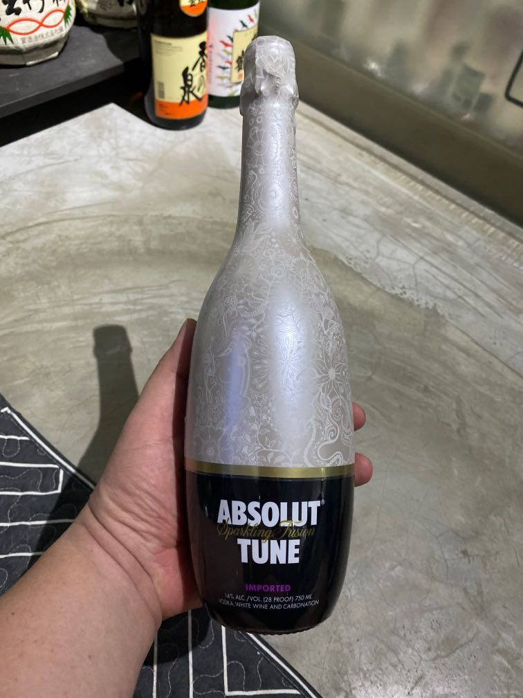 ABSOLUT Tune sparking fusion, Food & Drinks, Beverages on Carousell