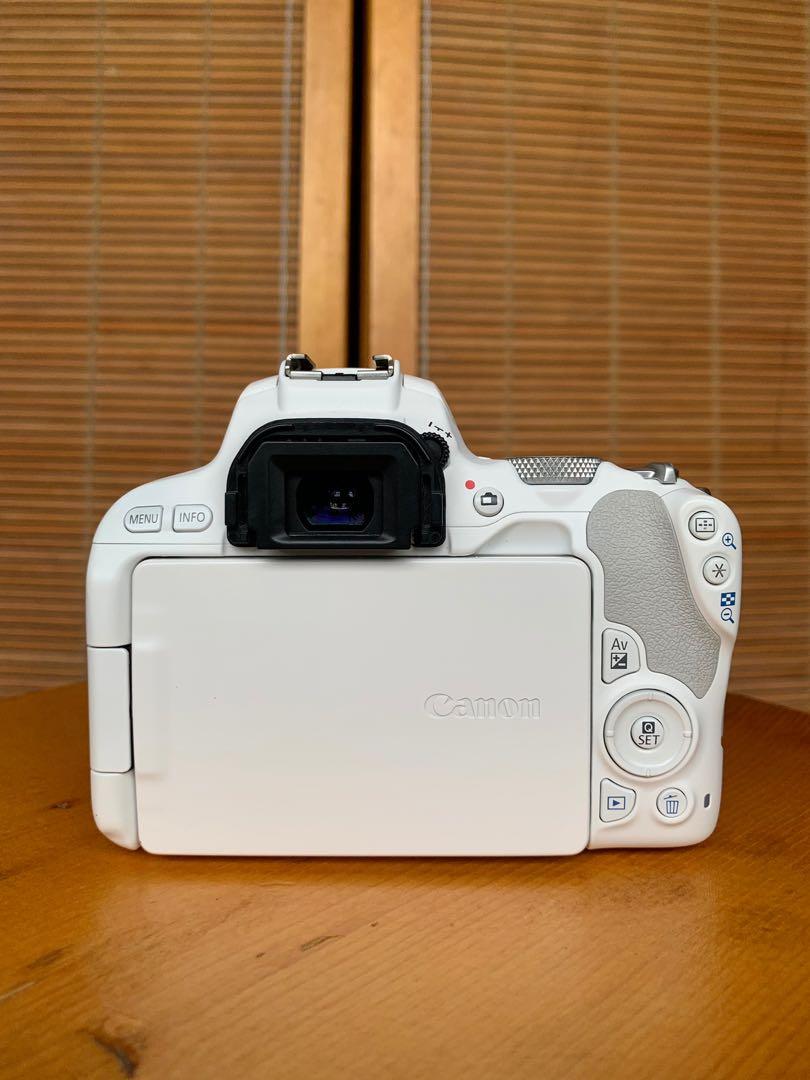 Canon 200D body kit, Photography, Cameras on Carousell