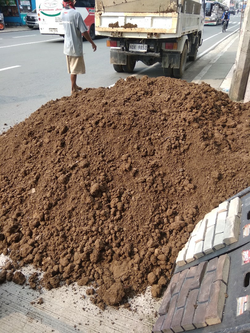 Garden soil per sack, Furniture & Home Living, Gardening, Soil ...