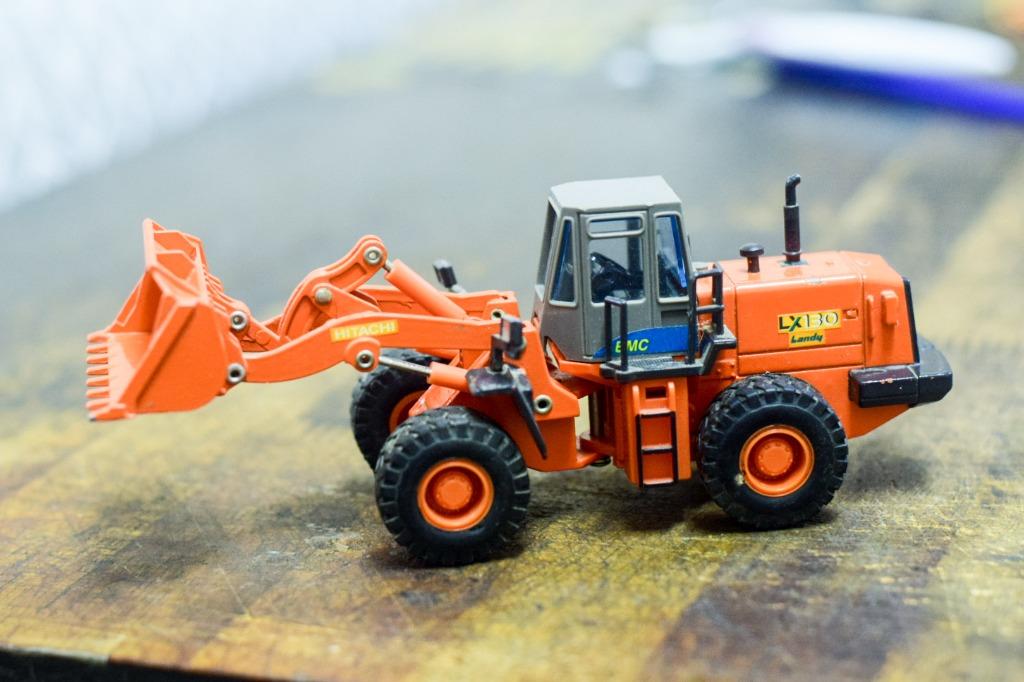 Hitachi LX130 "LANDY" Wheel Loader 1/50, Hobbies & Toys, Toys & Games ...