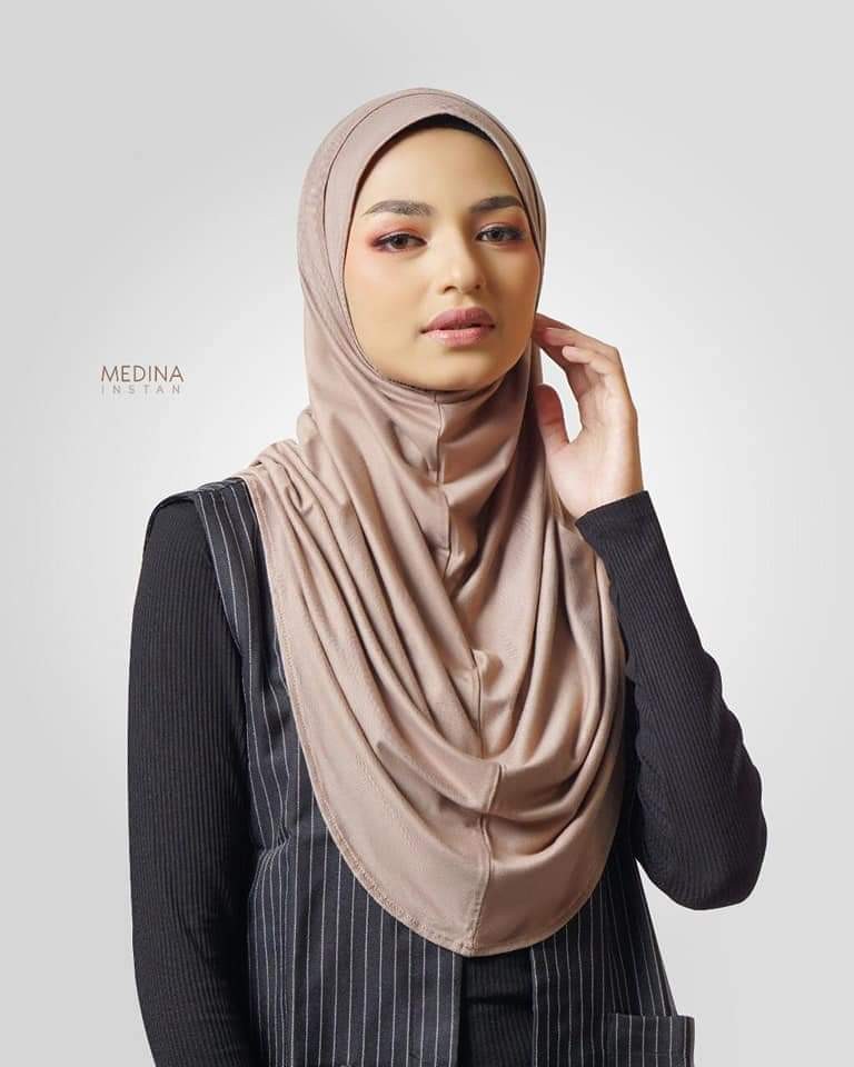 Instant Shawl, Women's Fashion, Muslimah Fashion, Hijabs on Carousell