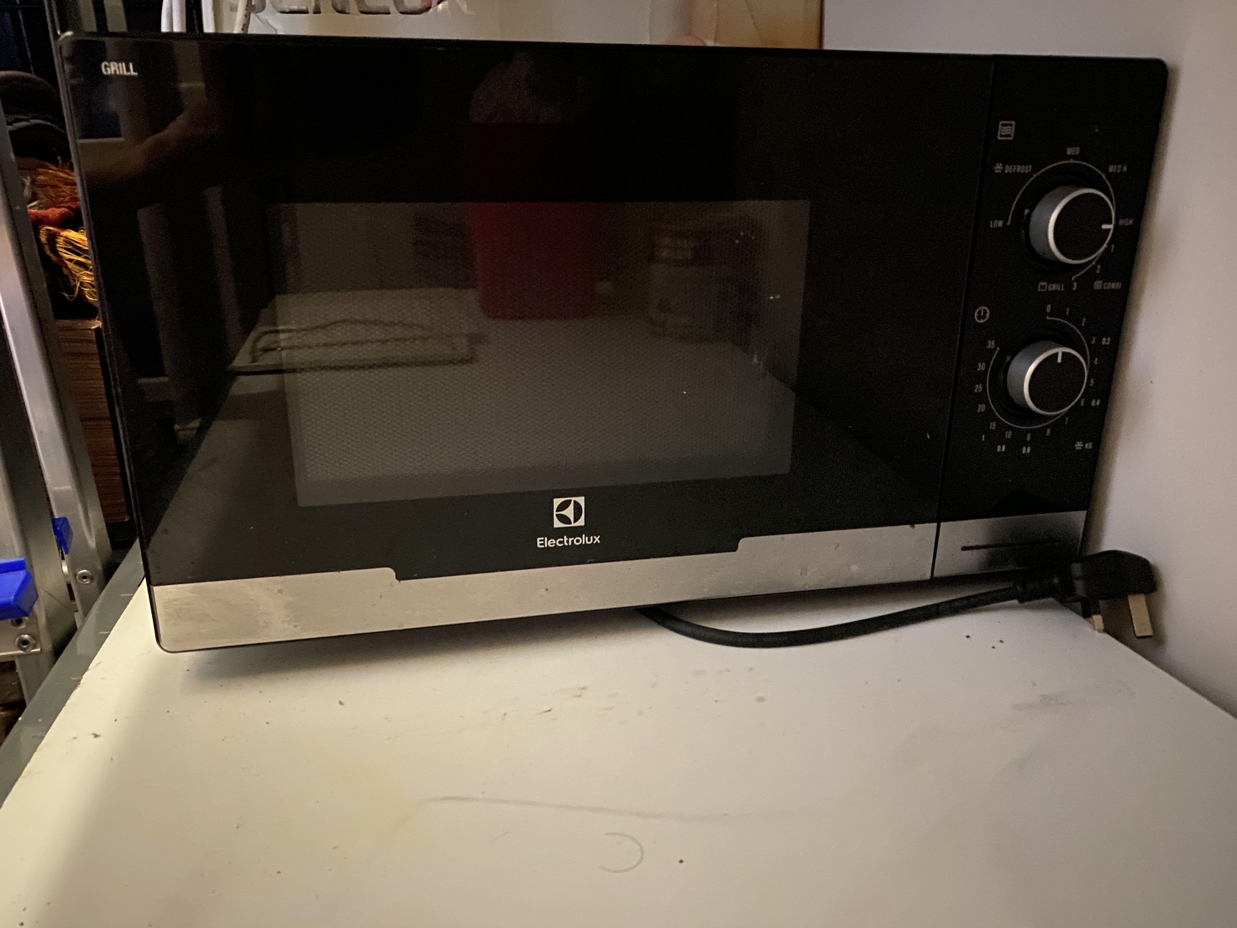 Microwave oven (one leg missing), TV & Home Appliances, Kitchen ...