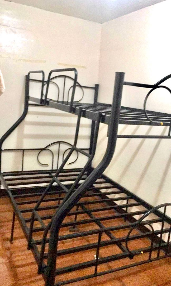 RUSH!! Double deck metal bed frame, Furniture & Home Living, Furniture ...