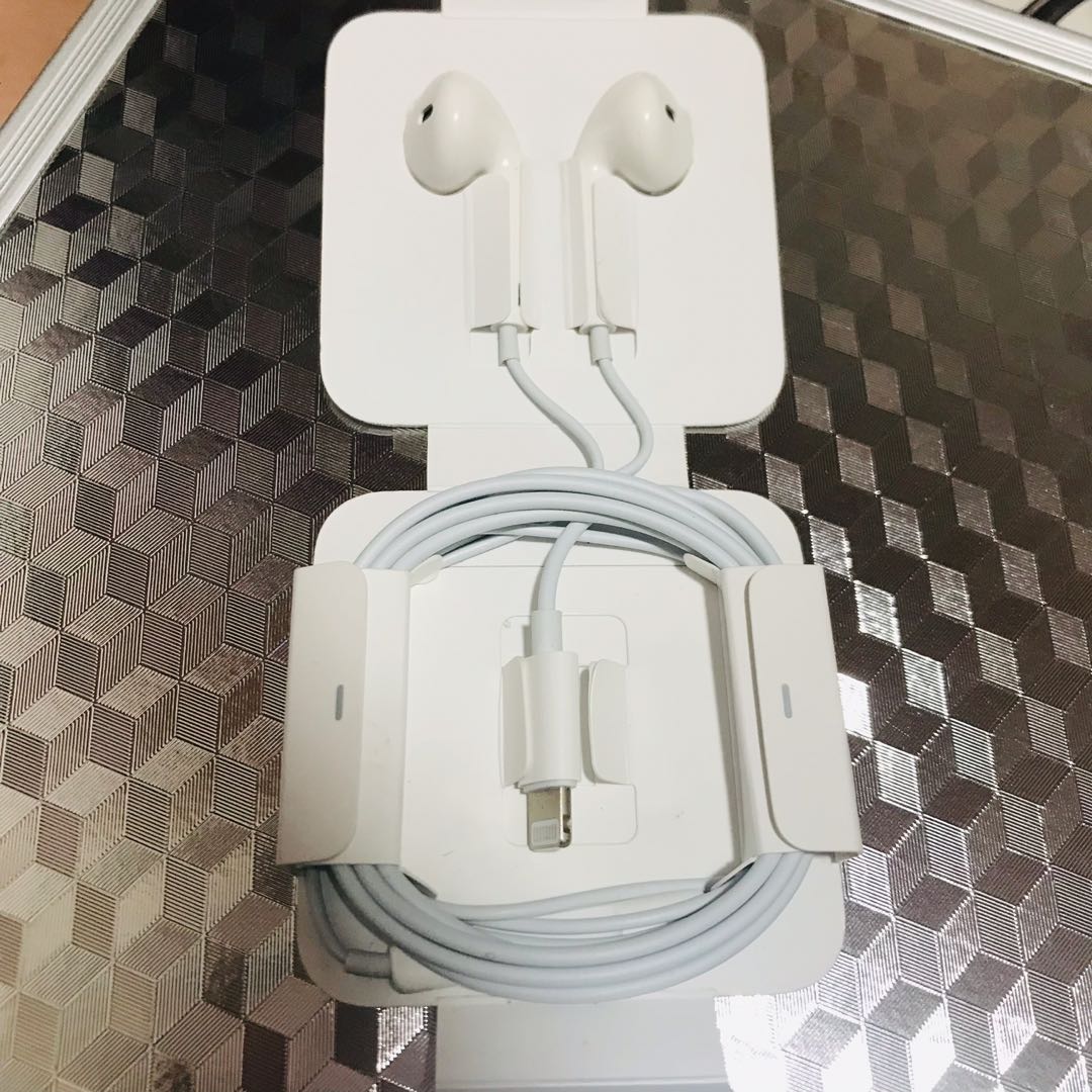 Apple iPhone iPad Lightning Earpods Headset, Mobile Phones & Gadgets ...