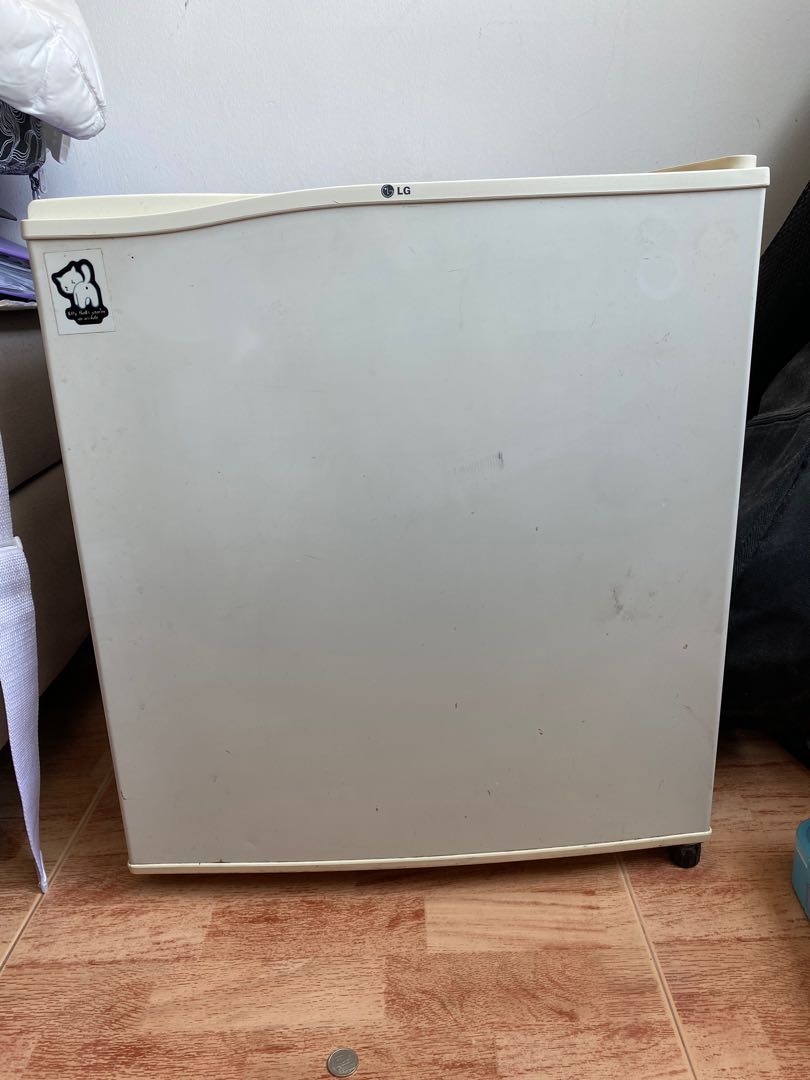 Handy mini fridge, TV & Home Appliances, Kitchen Appliances ...