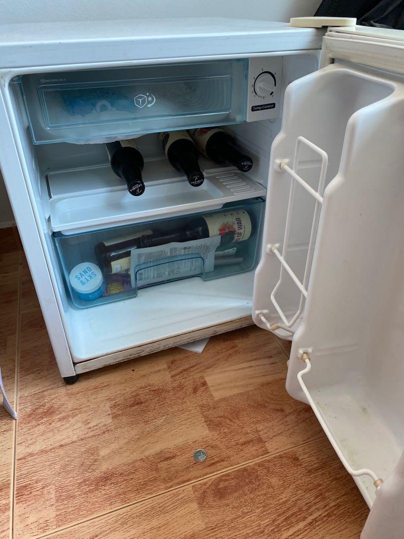 Handy mini fridge, TV & Home Appliances, Kitchen Appliances ...