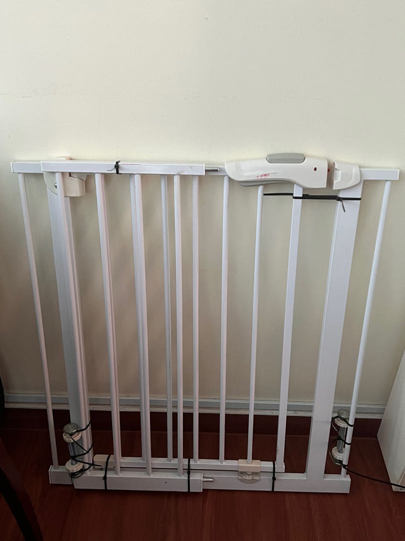 Child Safety Gate, Babies & Kids, Baby Nursery & Kids Furniture, Safety ...