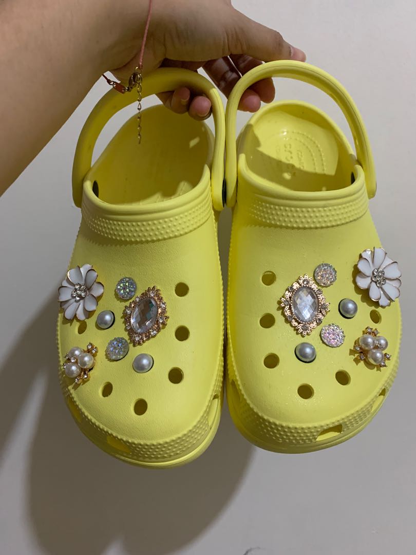 CROCS Classic Platform Clog In Banana, Women's Fashion, Footwear ...