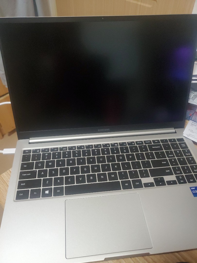 急賣 全新 samsung galaxy book np750xda，15.6" i7, 16G ram, 電腦＆科技, 手提電腦 ...