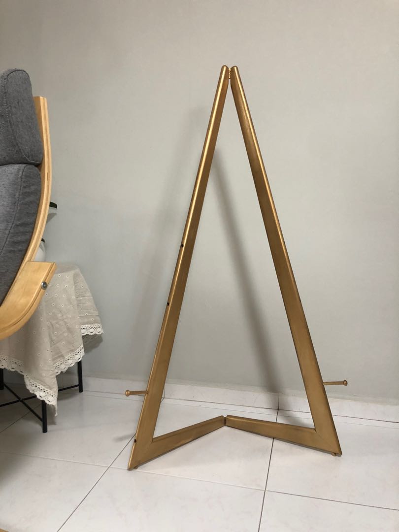 Gold Easel/Stand (Wedding Decor), Furniture & Home Living, Home Decor ...