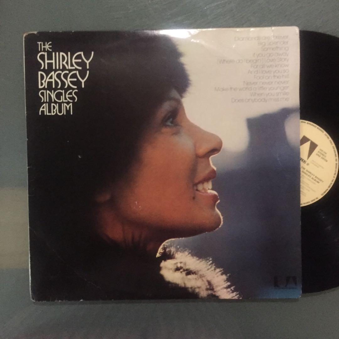 Lp Shirley Bassey The Singles Hobbies And Toys Music And Media Cds