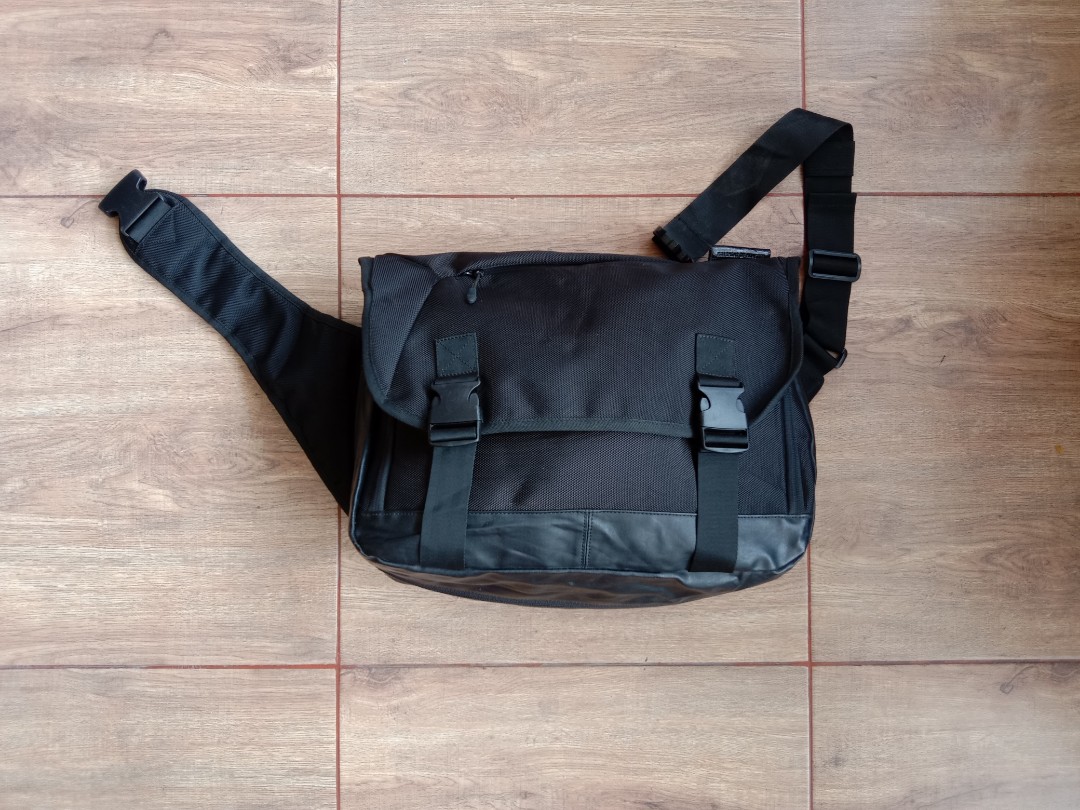 Messenger bag monster republic, Fesyen Pria, Tas & Dompet , Dompet di ...