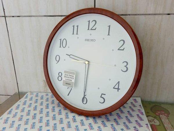 Seiko QXA472B Quiet Sweep Second Hand LumiBrite Luminous Standard ...
