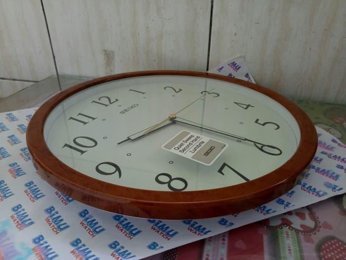 Seiko QXA472B Quiet Sweep Second Hand LumiBrite Luminous Standard ...