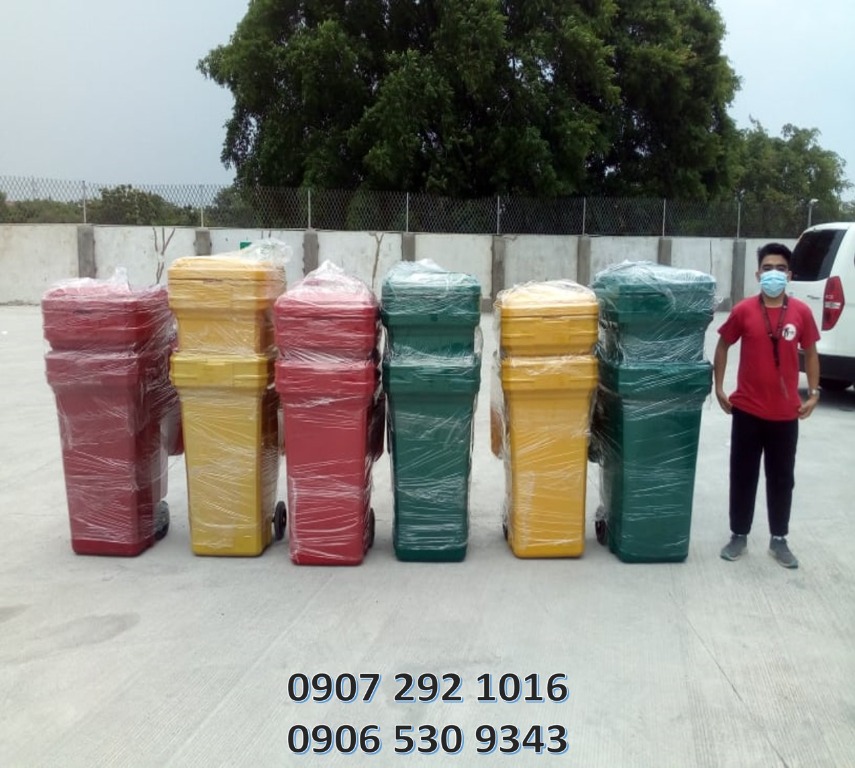 trash bin roller king bin 155, Furniture & Home Living, Cleaning ...