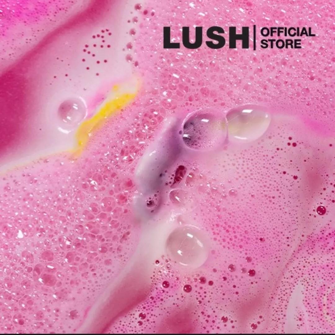 BNWT LUSH Intergalactic and Marshmallow World Bath Bomb, Beauty ...