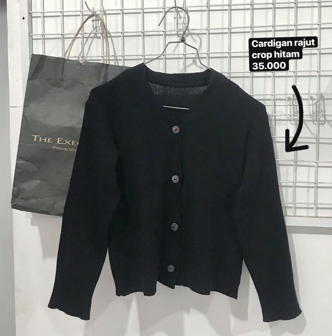 Cardigan Rajut Crop Hitam Fesyen Wanita Pakaian Wanita Baju Luaran Di Carousell