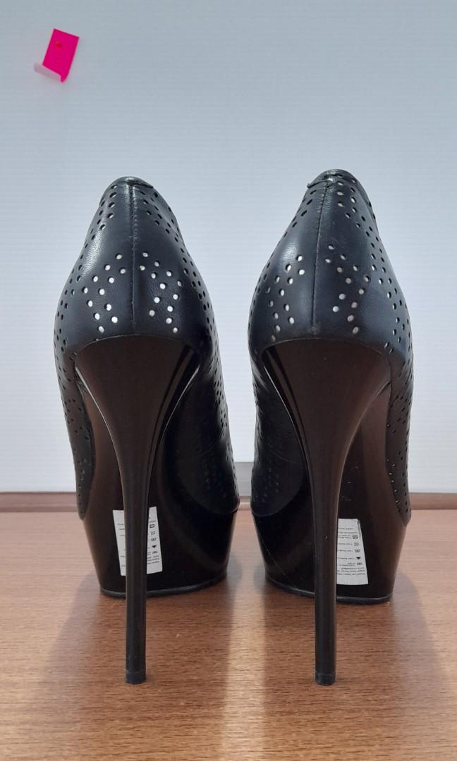 FREE ONGKIR JABODETABEK Heel Guess, Fesyen Wanita, Sepatu di Carousell