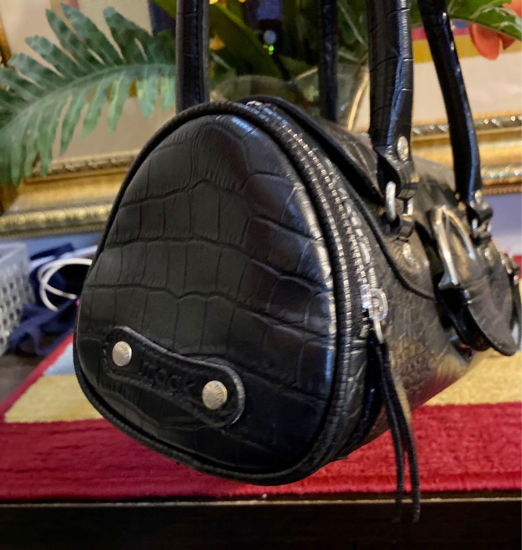 Shoulder bag brand mook design, Women's Fashion, Bags & Wallets ...