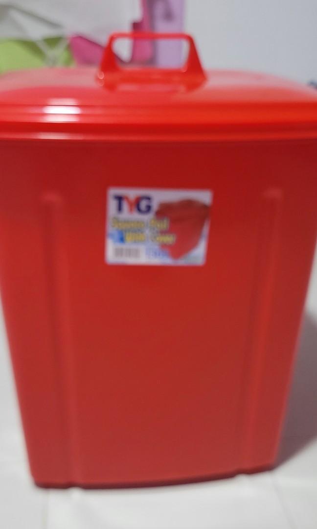 Toyogo plastic Bucket With cover, TV & Home Appliances, Kitchen ...