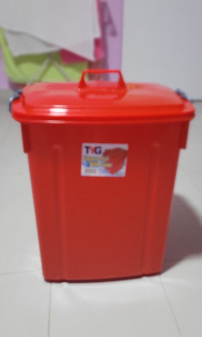 Toyogo plastic Bucket With cover, TV & Home Appliances, Kitchen ...