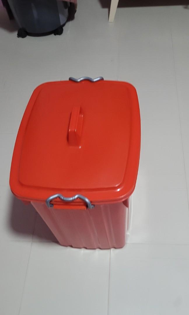 Toyogo plastic Bucket With cover, TV & Home Appliances, Kitchen ...