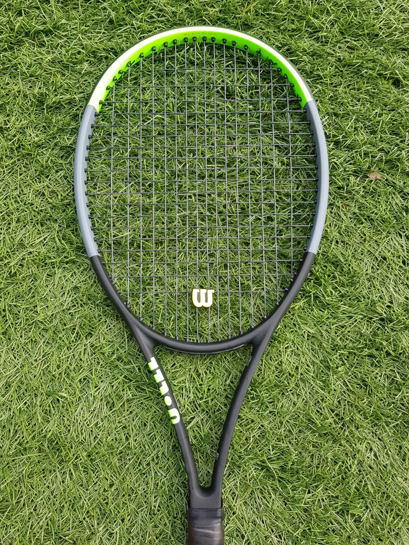 Wilson Blade 98 v7 16x19 tennis racket, 運動產品, 其他運動配件 - Carousell