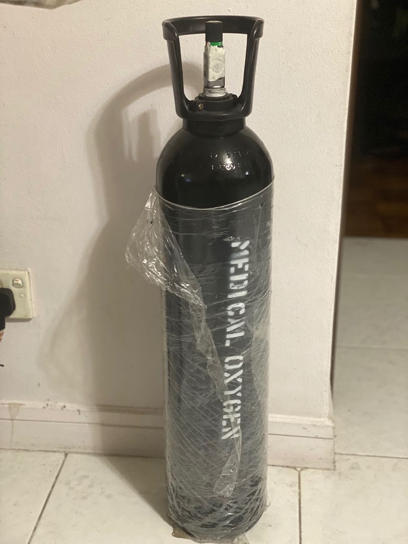 Medical Oxygen 10L tank cylinder with regulator, Health & Nutrition ...