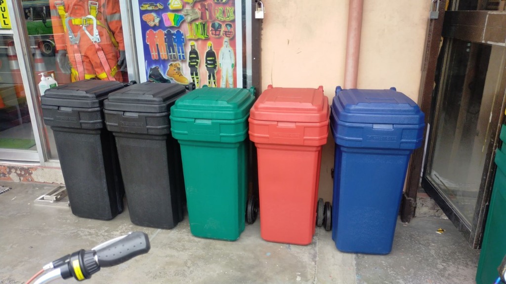 trash bin roller king trash bin 150L 220, Furniture & Home Living ...