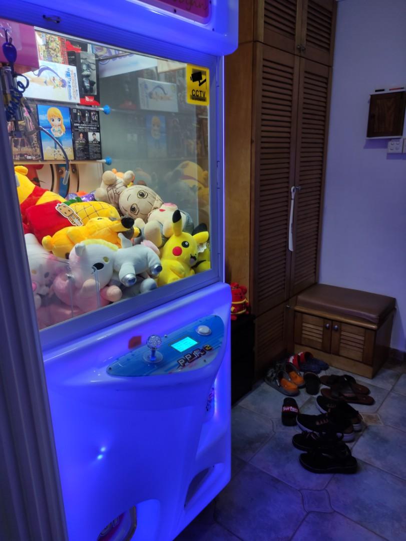 Used claw machine, Hobbies & Toys, Toys & Games on Carousell