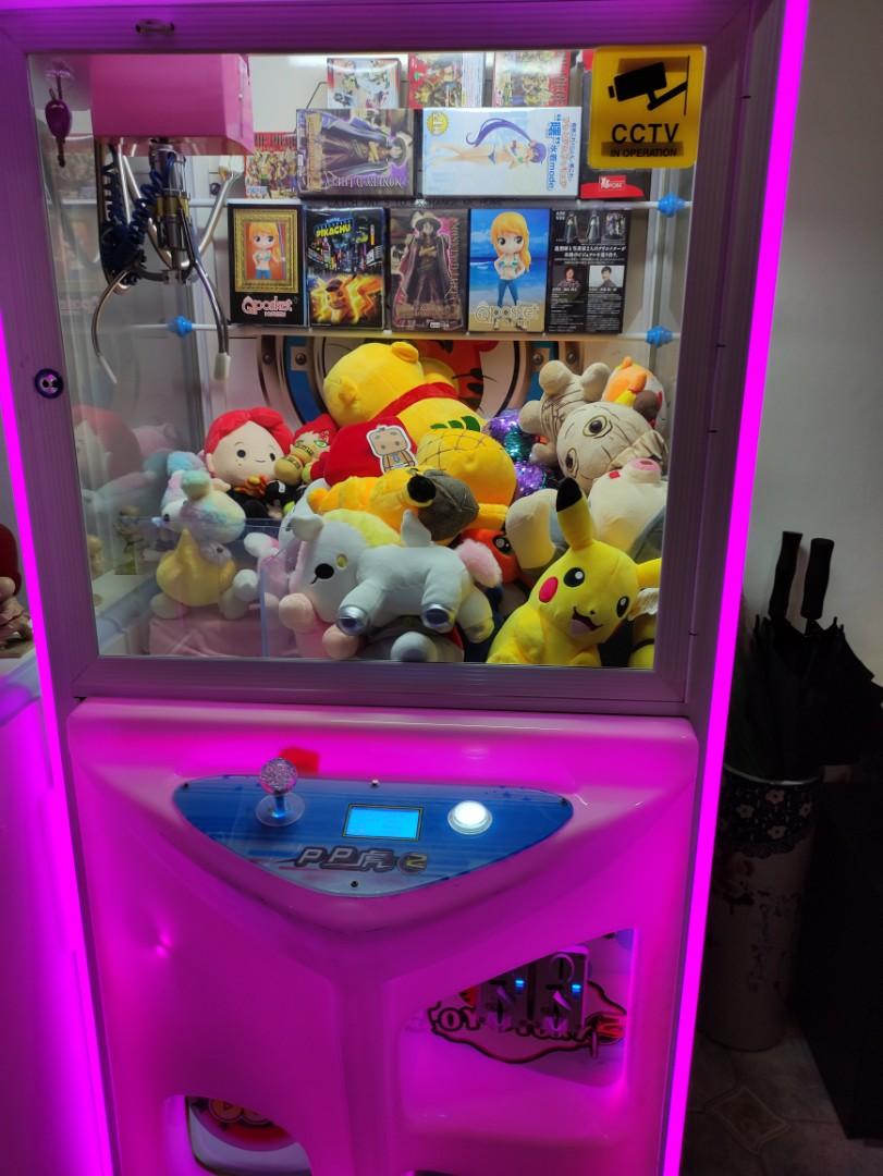 Used claw machine, Hobbies & Toys, Toys & Games on Carousell