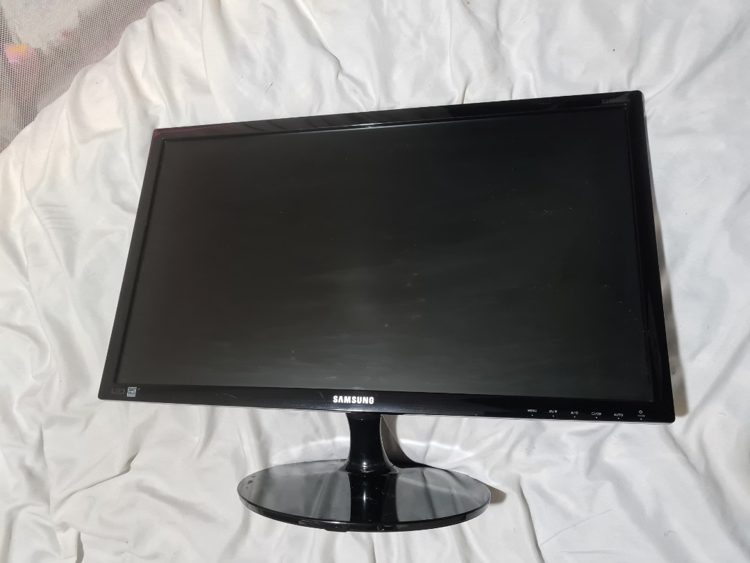 WTS Samsung 24" monitor S24D300H. Works perfectly fine. No dead pixel ...