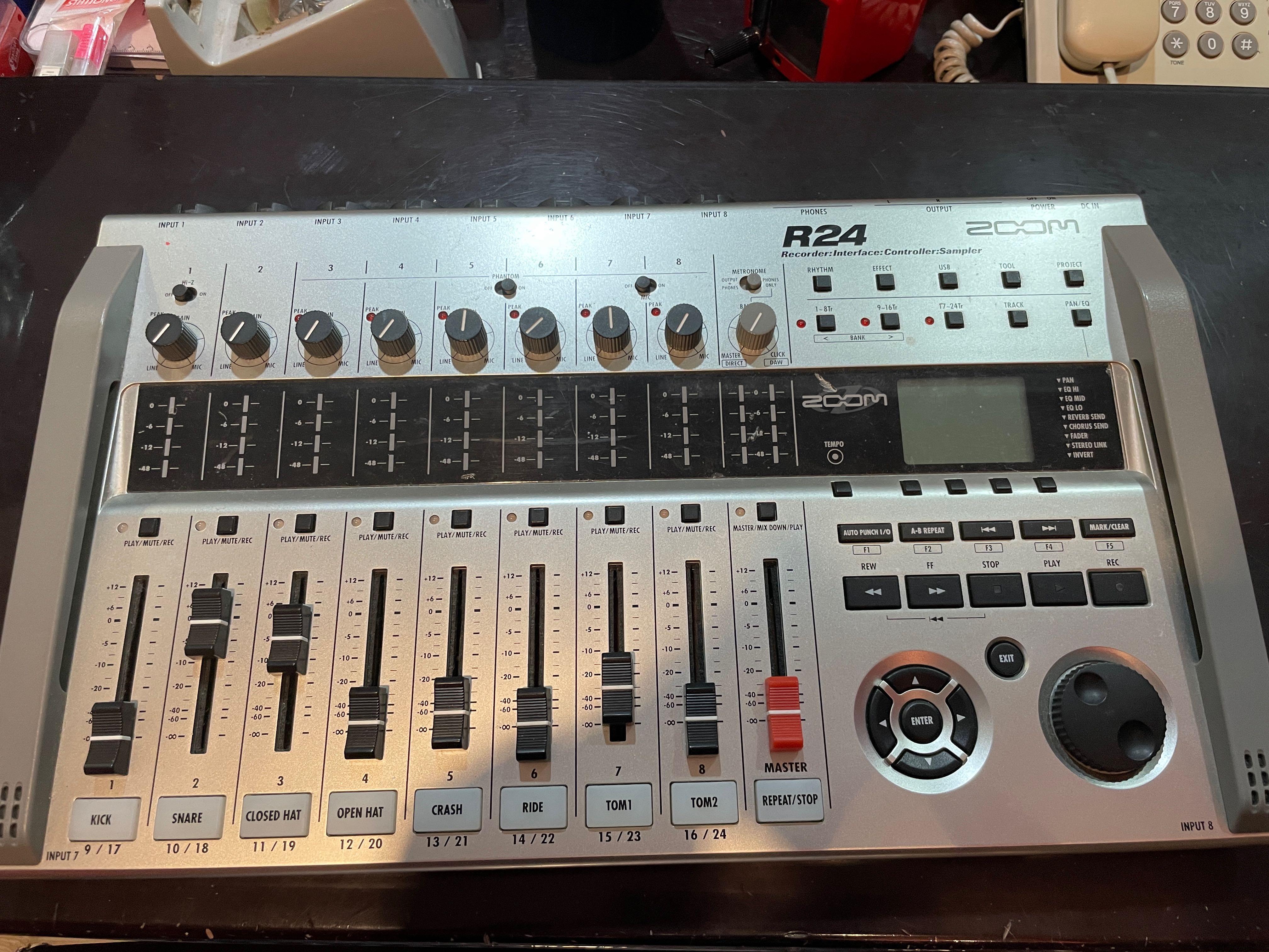 Zoom R24 mixer, Hobbies & Toys, Music & Media, Musical Instruments on Carousell