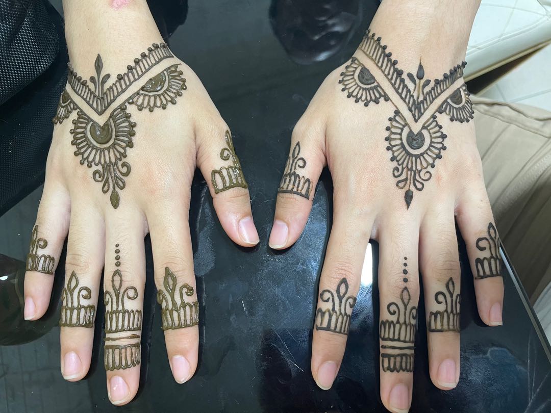 Deepavali Henna, Women's Fashion, Muslimah Fashion, Accessories on ...