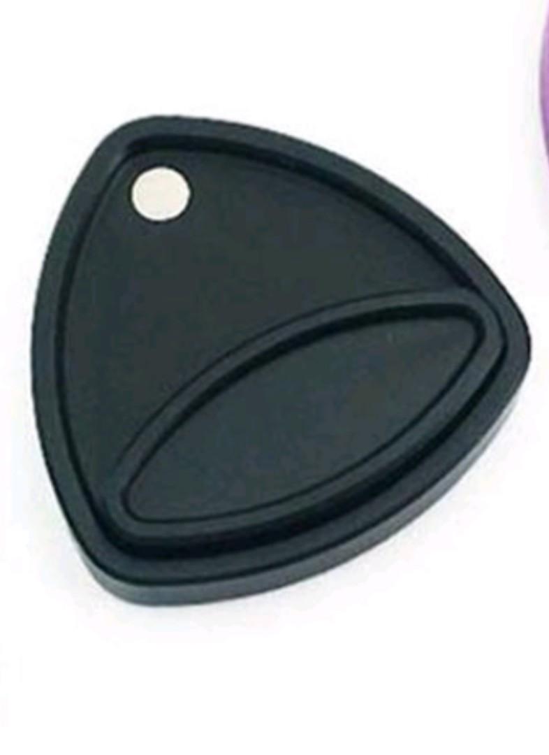 Fidget magnet clicker (rare), black, Hobbies & Toys, Toys & Games on ...
