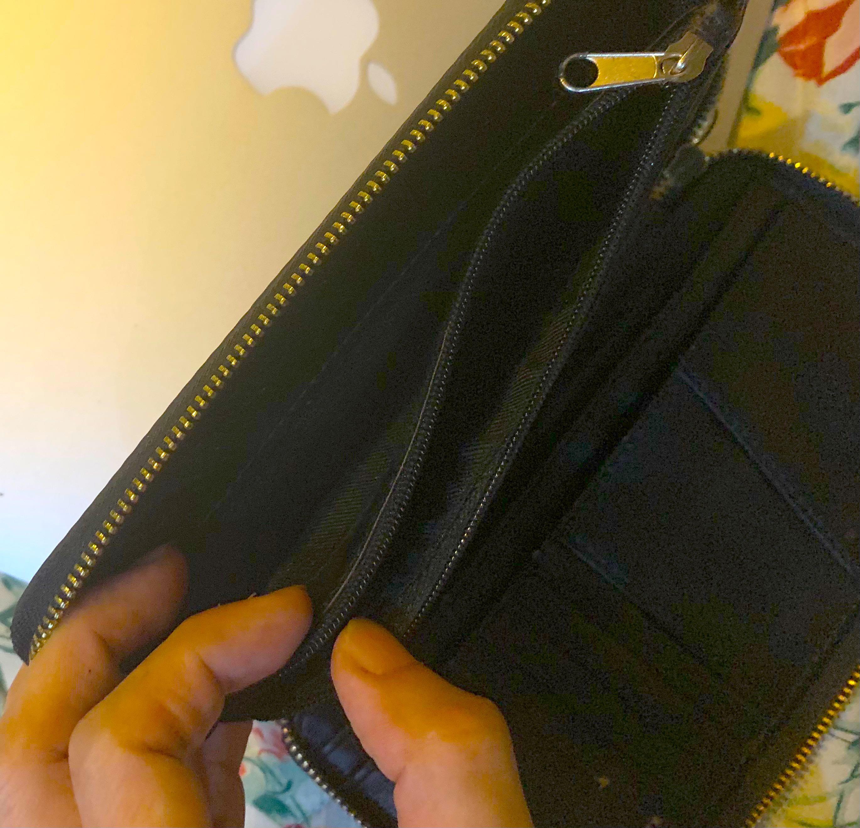 Mango wallet, Fesyen Wanita, Tas & Dompet di Carousell