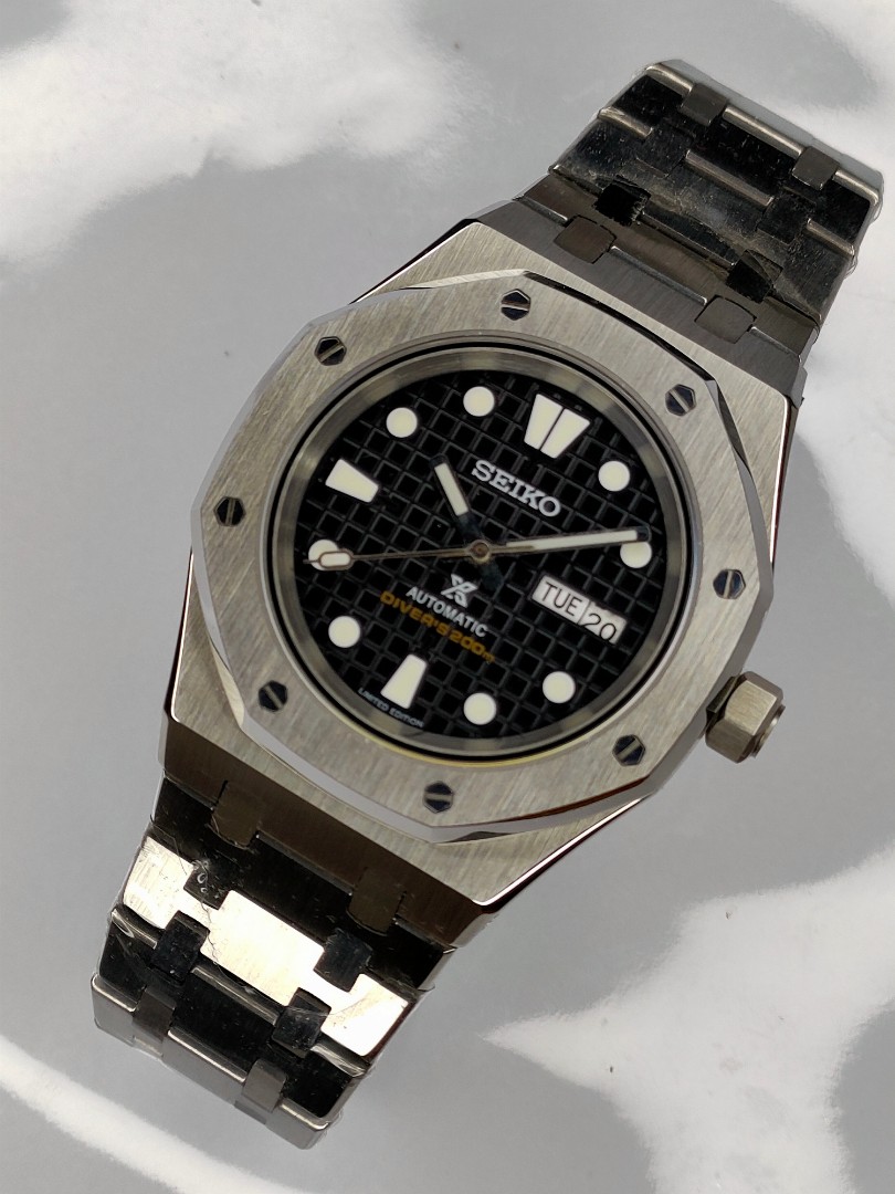 Seiko SeikOak Black Waffle Dial Mod, Luxury, Watches on Carousell