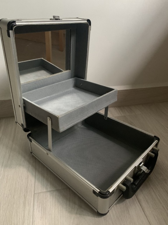 Stainless Steel Aluminium Makeup Artist Box, Beauty & Personal Care ...
