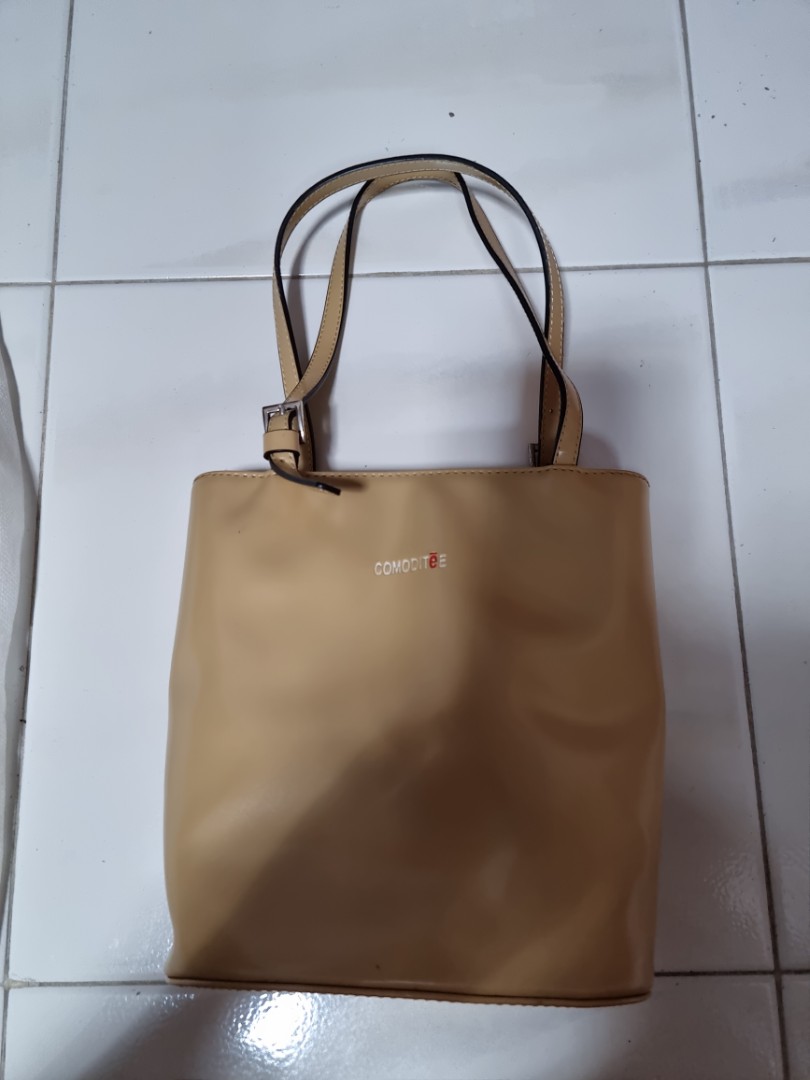 comoditee handbag, Women's Fashion, Bags & Wallets, Purses & Pouches on ...
