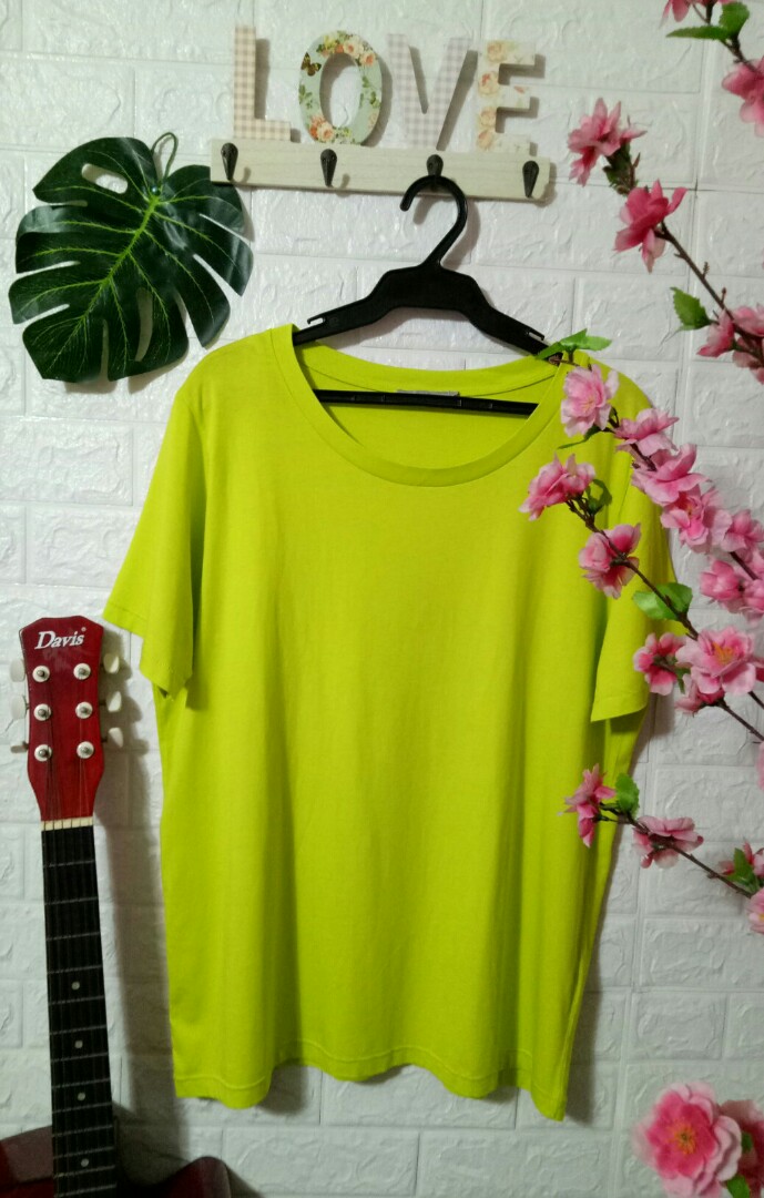 COS Apple Green Round Neck Top, Women's Fashion, Tops, Shirts on Carousell