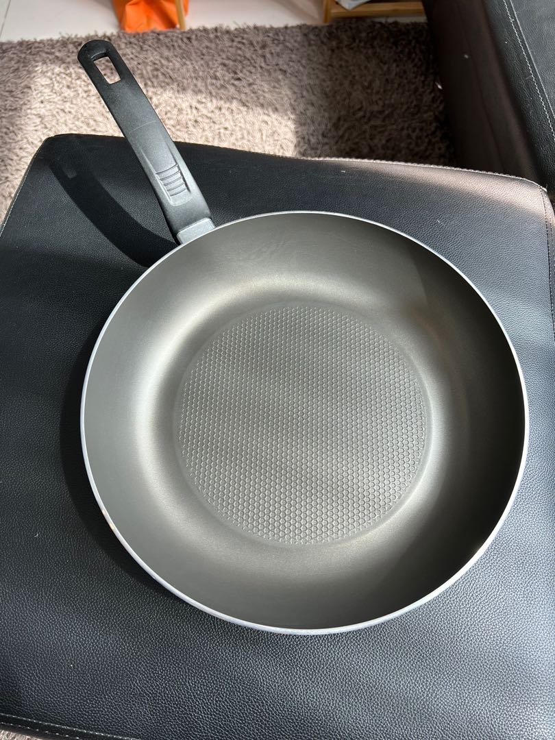 Frying pan 28cm - Induction enabled, made in Italy, Furniture & Home ...