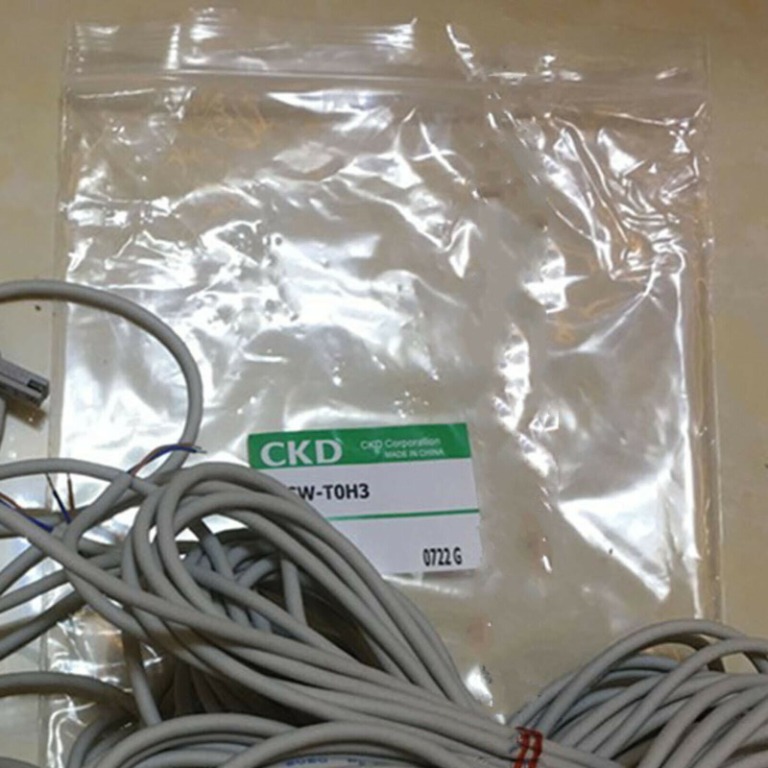 NEW For CKD SW-TOH3 sensor magnetic switch, Commercial & Industrial ...