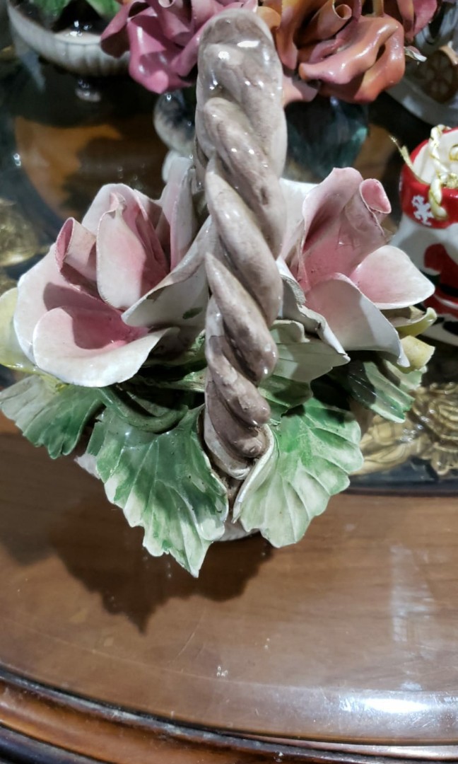 Pajangan bunga italy capodimonte, Antik, Lainnya di Carousell