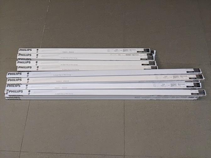 Philips T5 led cool white (4000k), Furniture & Home Living, Lighting ...