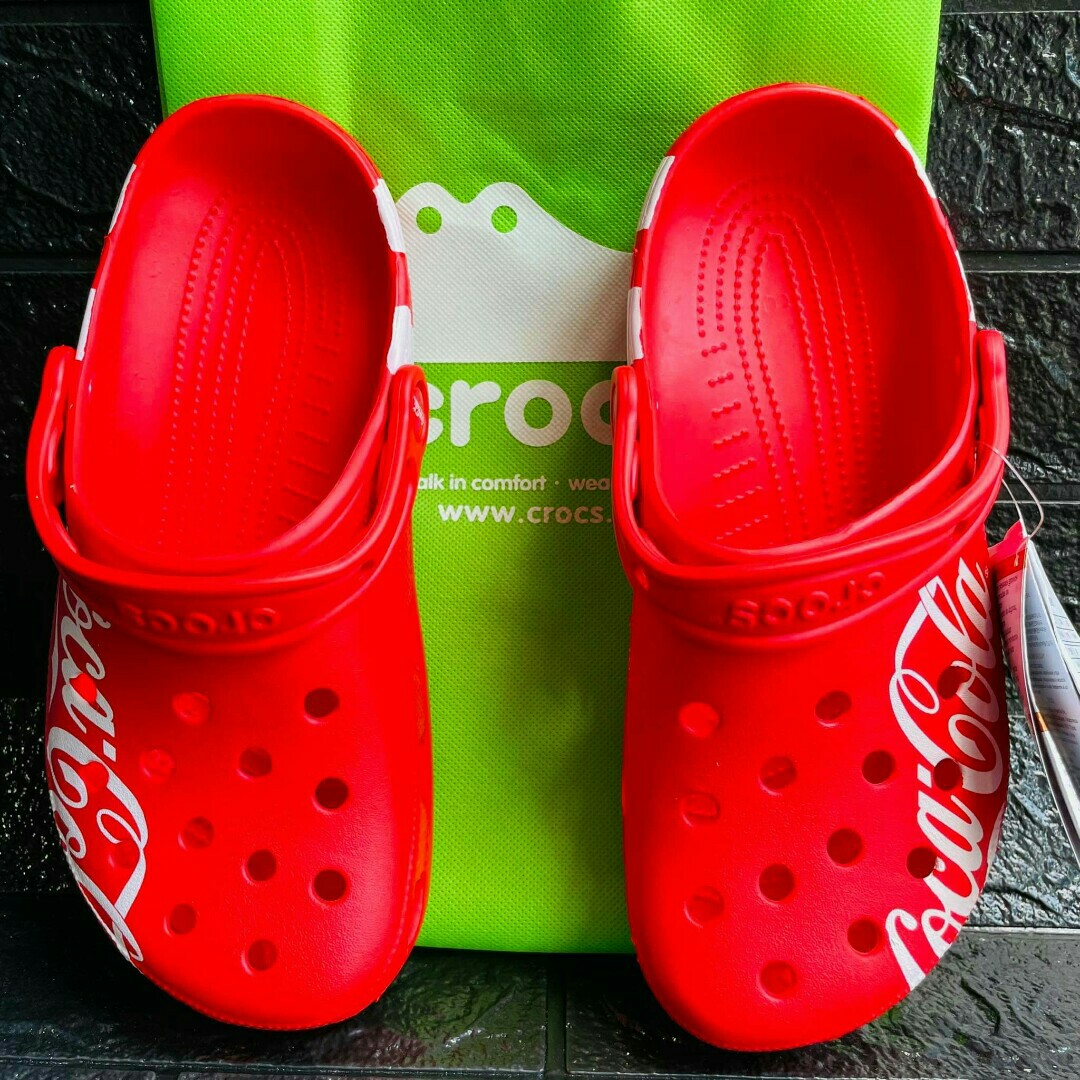 CROCS ICONIC CLOGS, Men's Fashion, Footwear, Slippers & Slides on Carousell