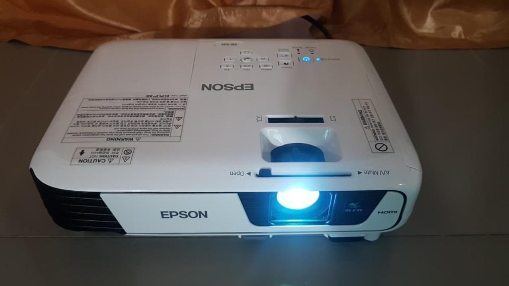 Epson EB-S31 projector 3300 lumens 3LCD super bright display, TV & Home ...