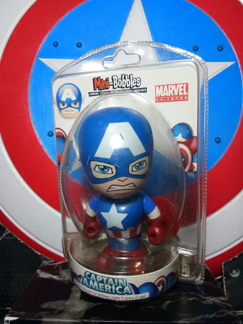 Funko Marvel Universe Mini-Bobbles Captain America Bobblehead, Hobbies ...